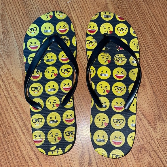 unbranded | Shoes | Bogo 5 Off Women Yellow Smiley Face Emoji Flip ...